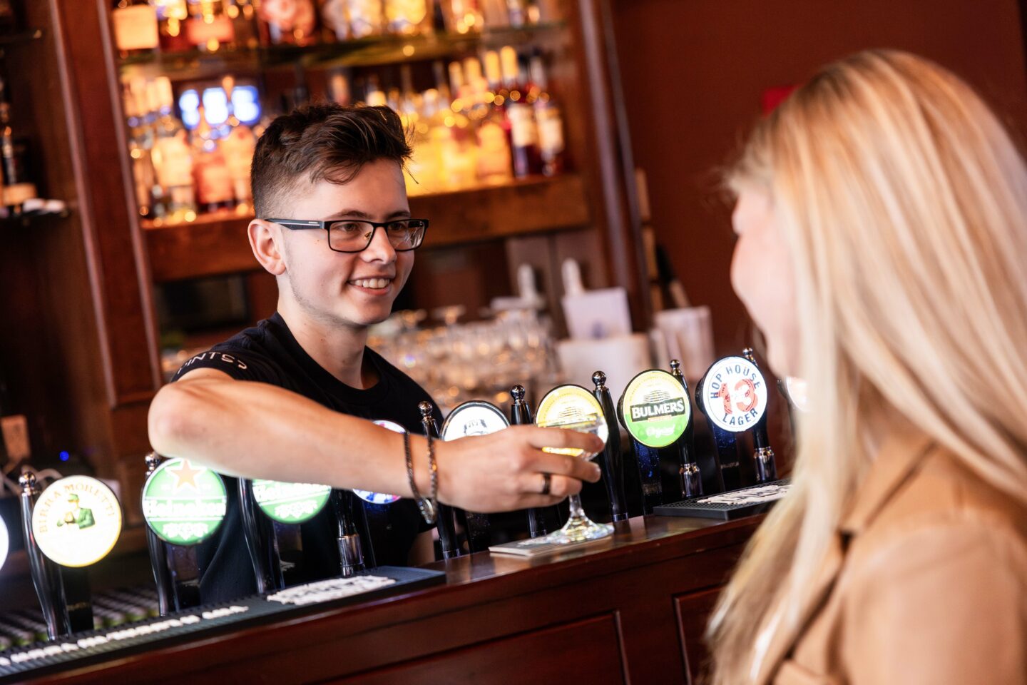 Experience Unforgettable Nights at Dublin's Eclectic Pub, disndat