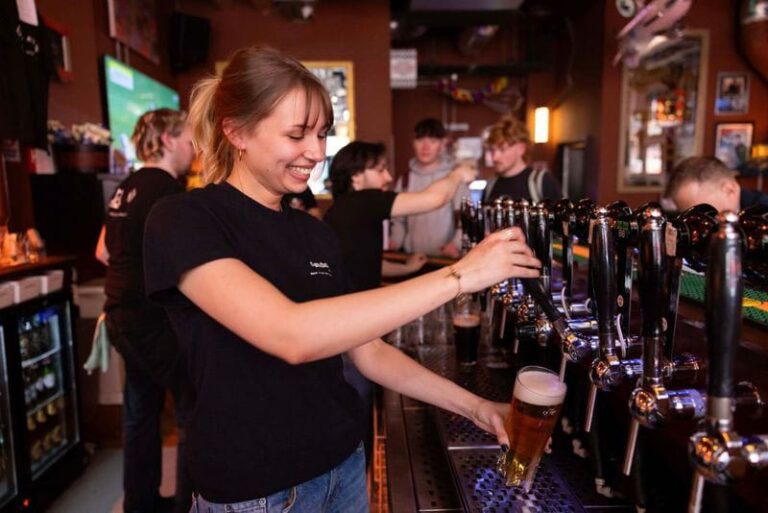 Experience Unforgettable Nights at Dublin's Eclectic Pub, disndat